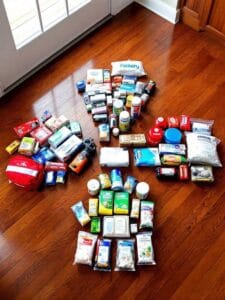 The 5 Essential Red Cross Emergency Kit Lists, According to Disaster ...